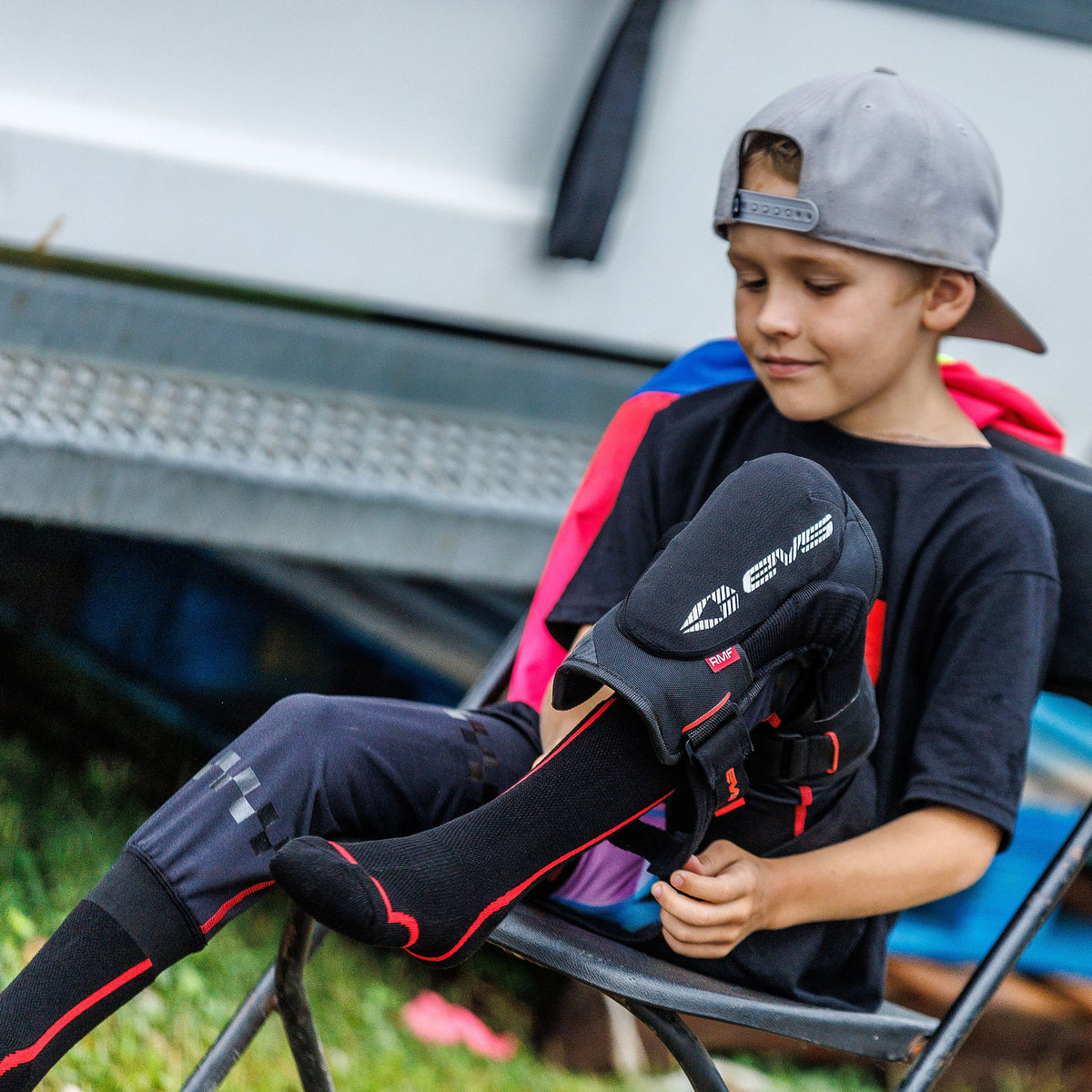 EVS Genesis Knee Brace Black - Youth Small/Medium and Large/XL ...